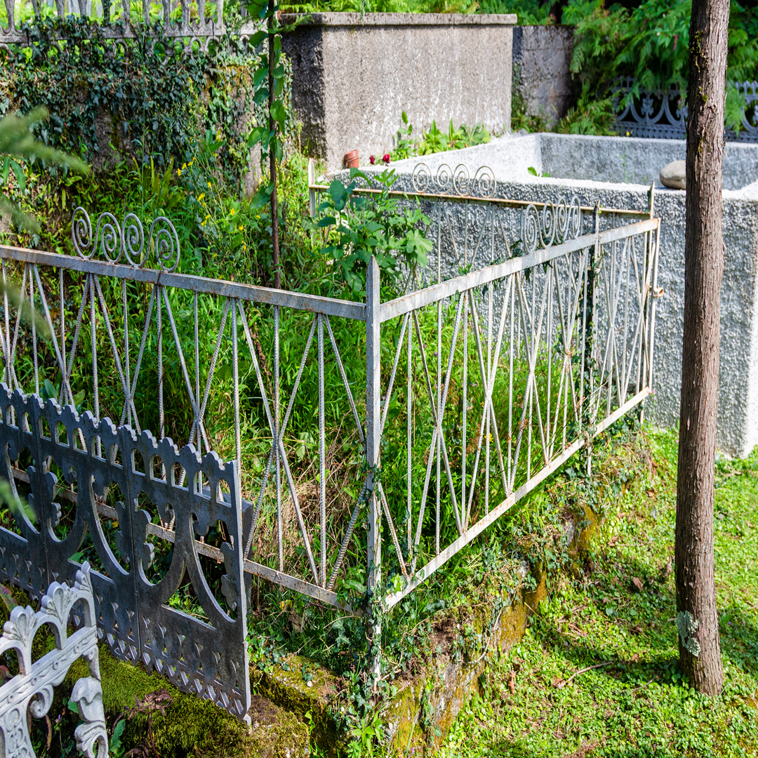 Build a Strong Garden Fence: DIY Steps & Tips – The Ultimate Deck Shop