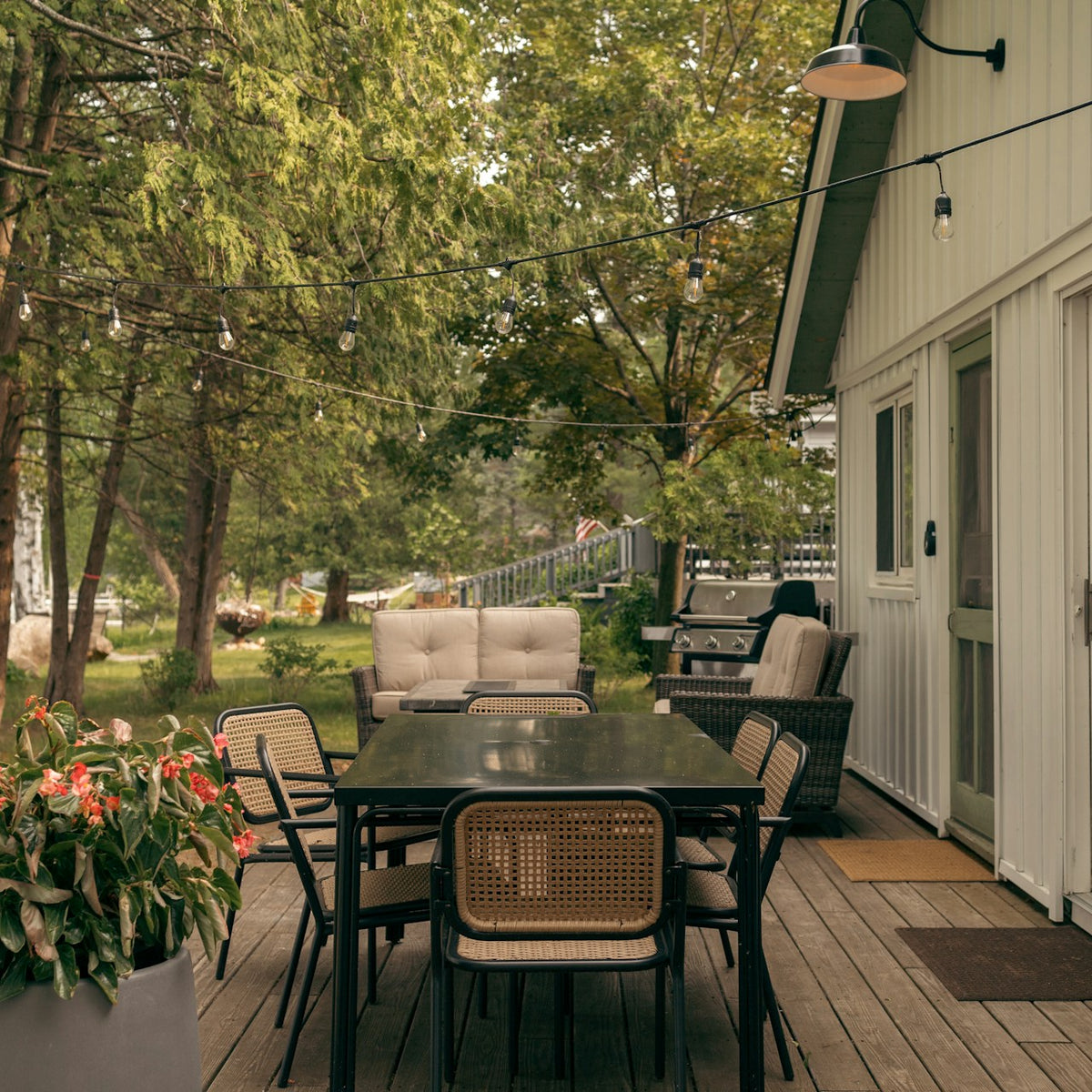 How to Choose the Best Deck Materials for Your Backyard – The Ultimate ...